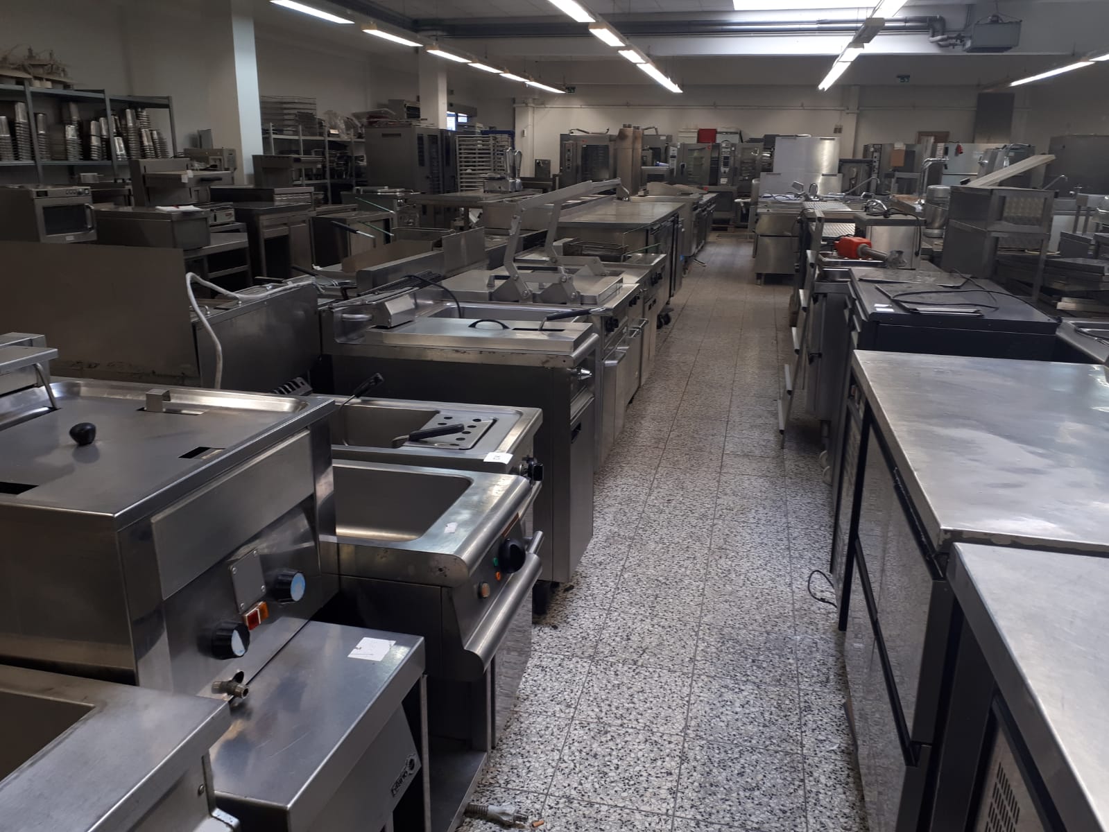 Gastrobedarf Edelstahlmöbel Großküche MKN Grill Kombidämpfer Rational